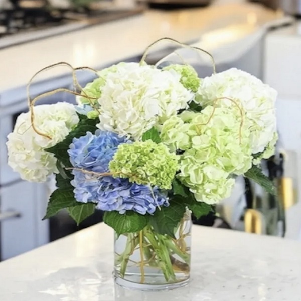 Mixed Hydrangea Bouquet - Royal Fleur Florist